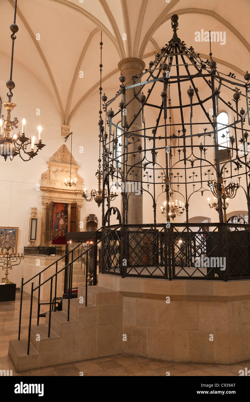 Interior old synagogue torah ark hi-res stock photography and images ...