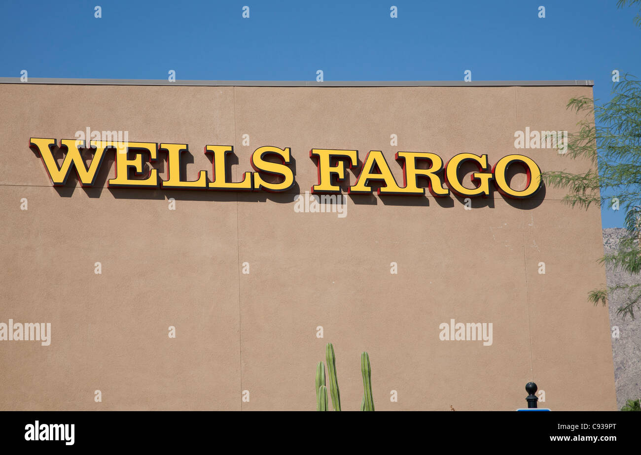 Wells fargo sign hi-res stock photography and images - Alamy