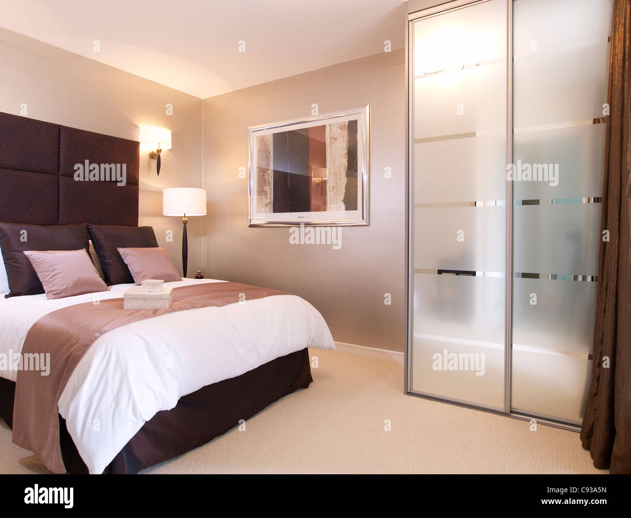 Bedroom artwork hi-res stock photography and images - Alamy