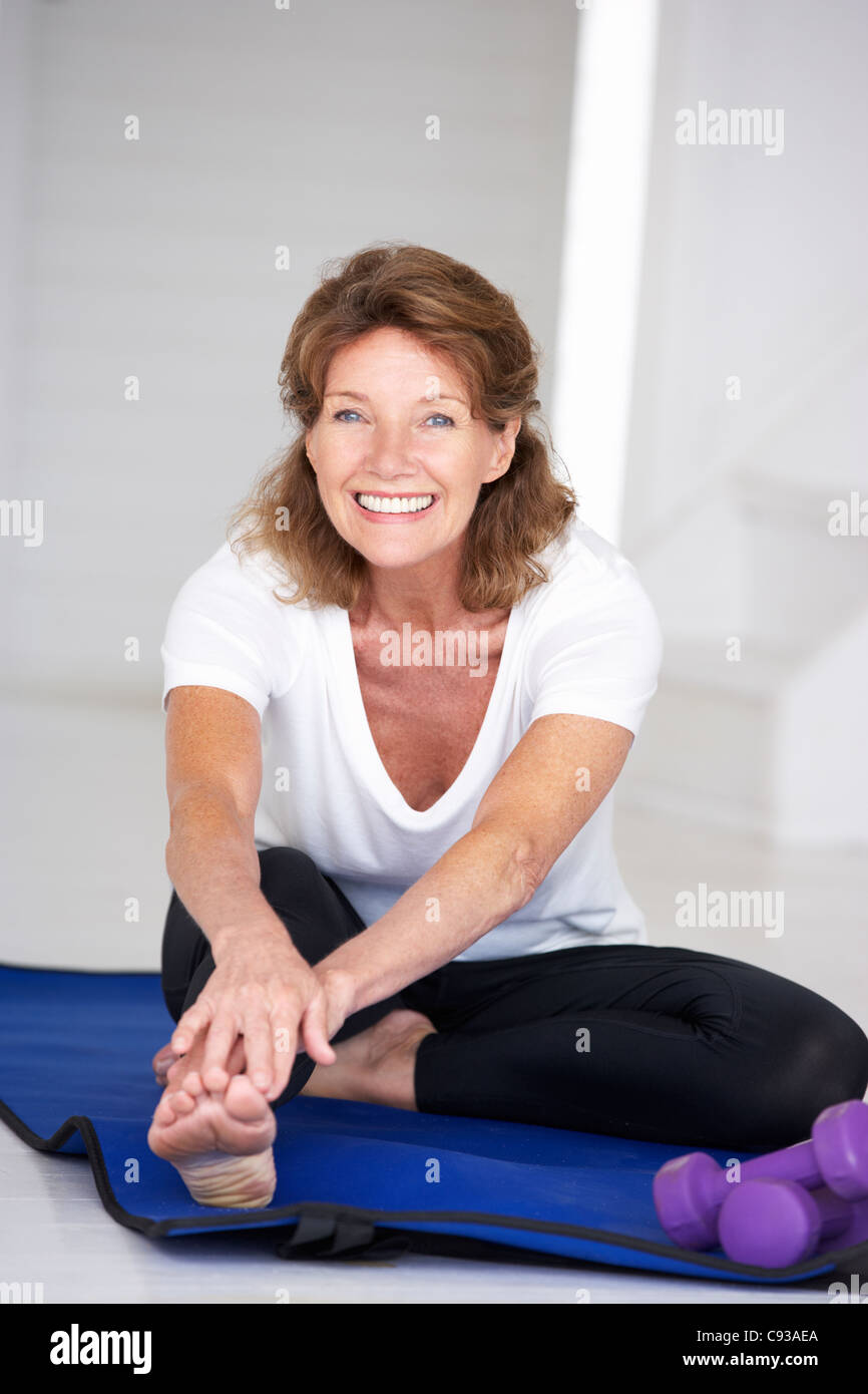 At home exercising hi-res stock photography and images - Alamy