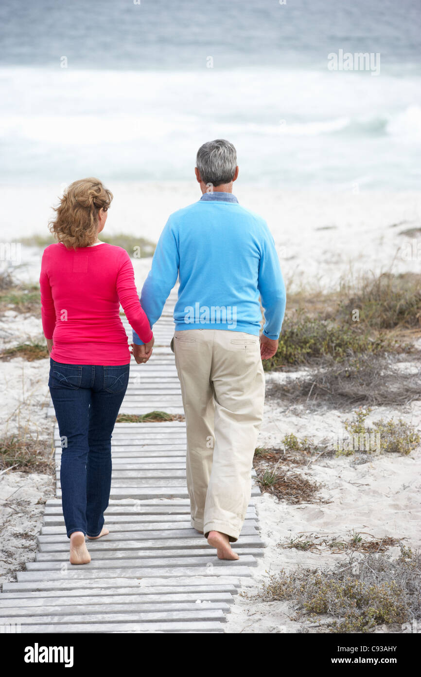 Older couple walking away hi-res stock photography and images - Alamy