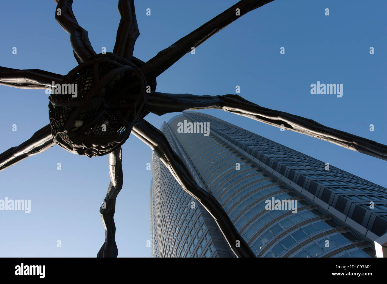 The Maman spider by French artist, Louise Bourgeois at Roppongi Hills ...