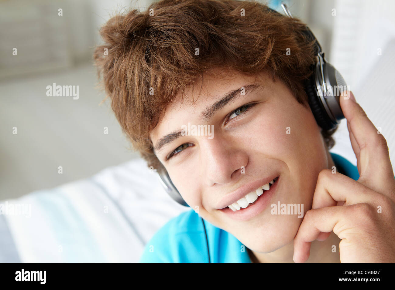 Teenage boy wearing headphones Stock Photo - Alamy