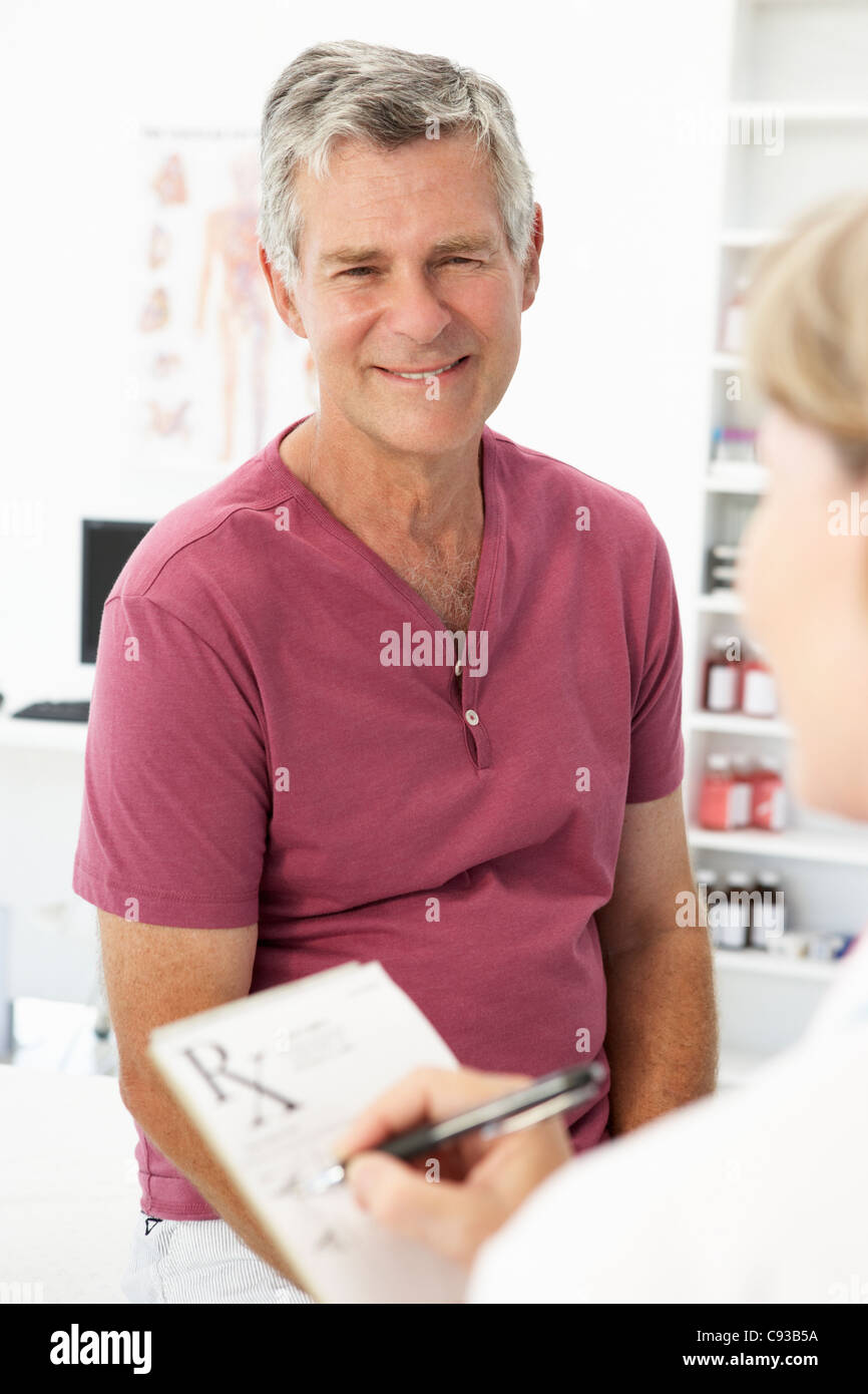 Senior man visiting doctor Stock Photo - Alamy