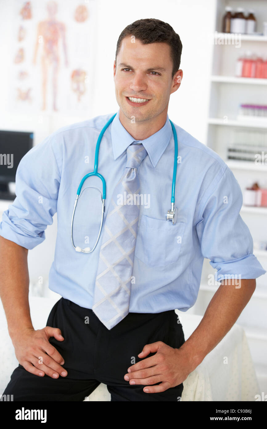 Male doctor hi-res stock photography and images - Alamy