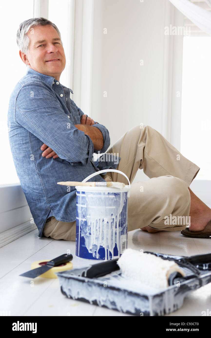 Man painting house retirement hi-res stock photography and images - Alamy