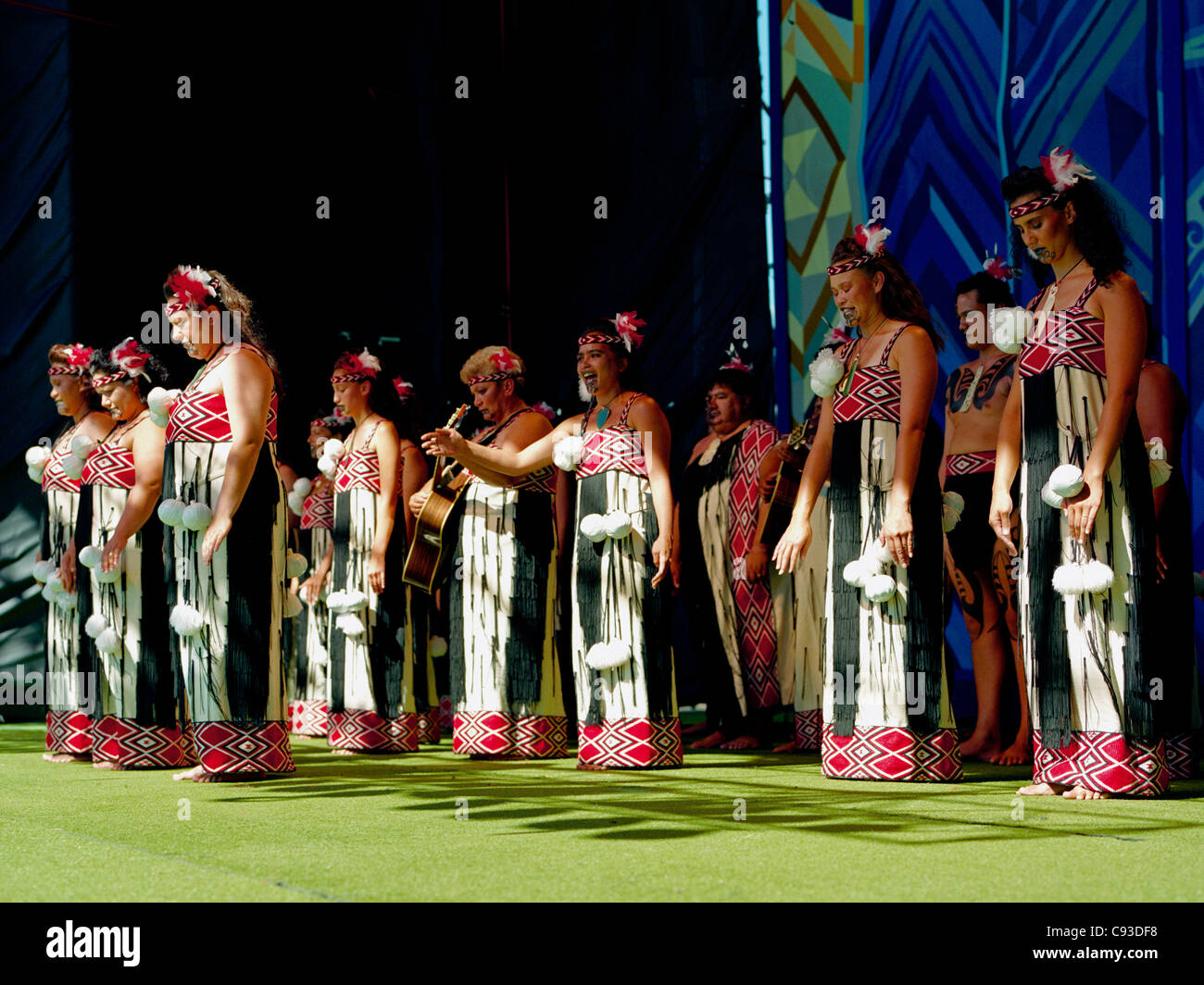 Maori singing choir hi-res stock photography and images - Alamy