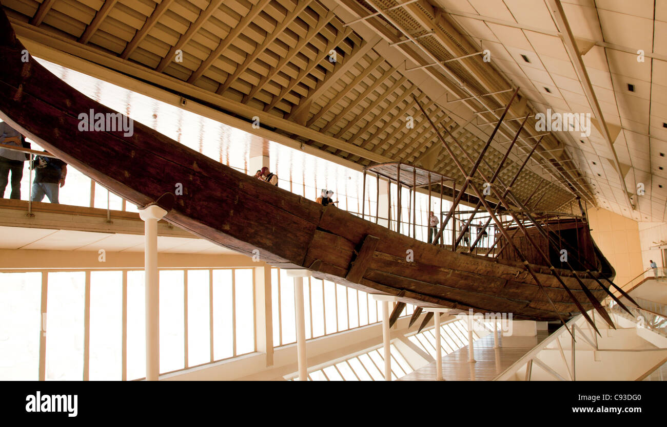 Solar Boat in the Museum next to the Great Pyramid in Giza Stock Photo ...