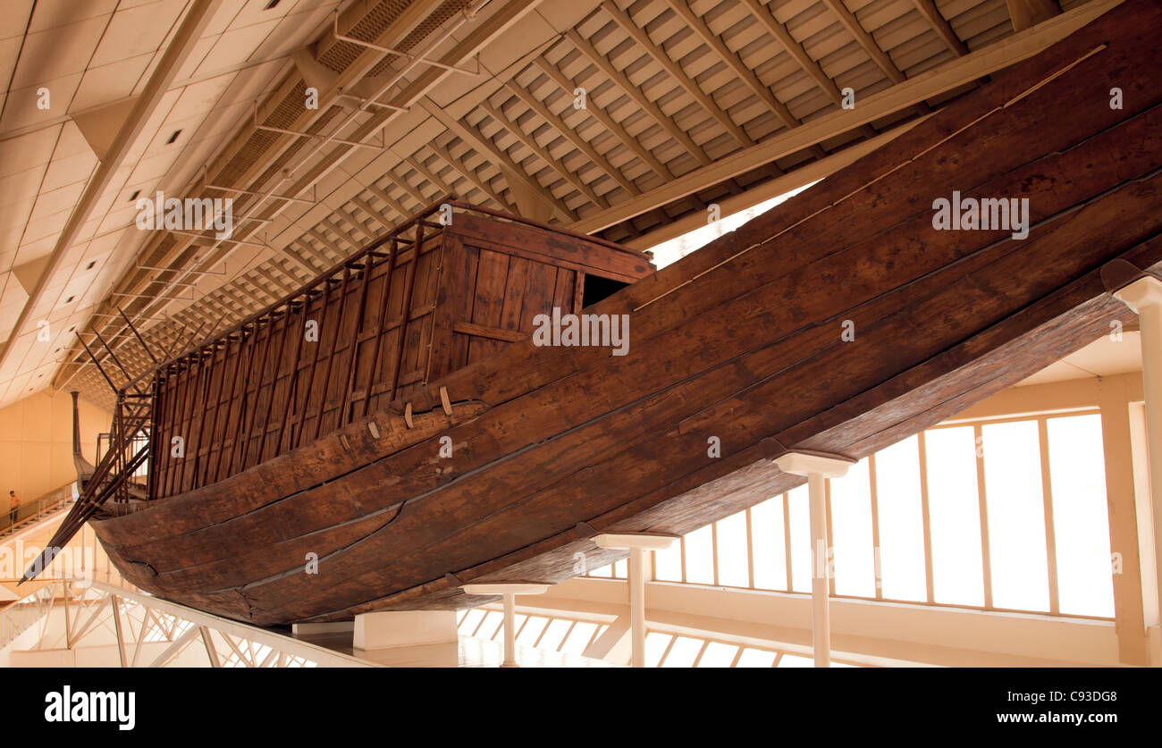 Solar Boat in the Museum next to the Great Pyramid in Giza Stock Photo ...