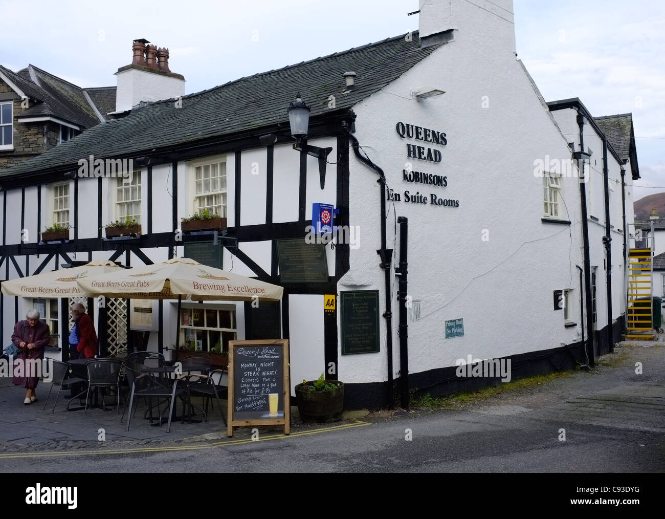 Queens head hawkshead hi-res stock photography and images - Alamy