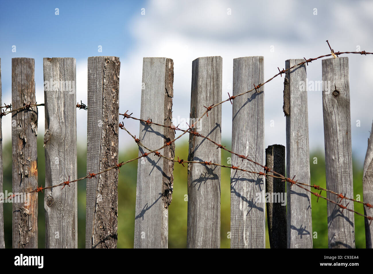 Wire fence perimeter hi-res stock photography and images - Alamy
