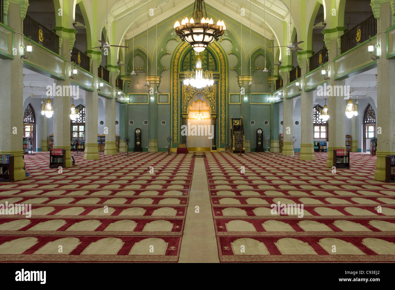 Sultan Mosque: prayer hall Stock Photo - Alamy