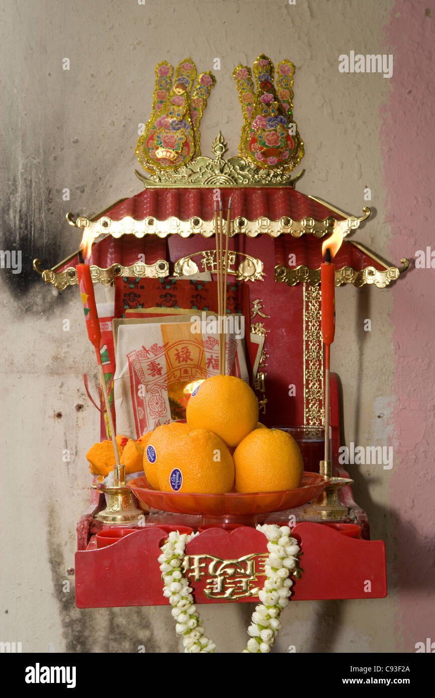 Chinese shrine & offering Stock Photo - Alamy