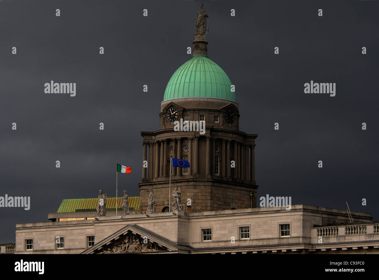 THE OLD CUSTOMS HOUSE , DUBLIN Stock Photo - Alamy