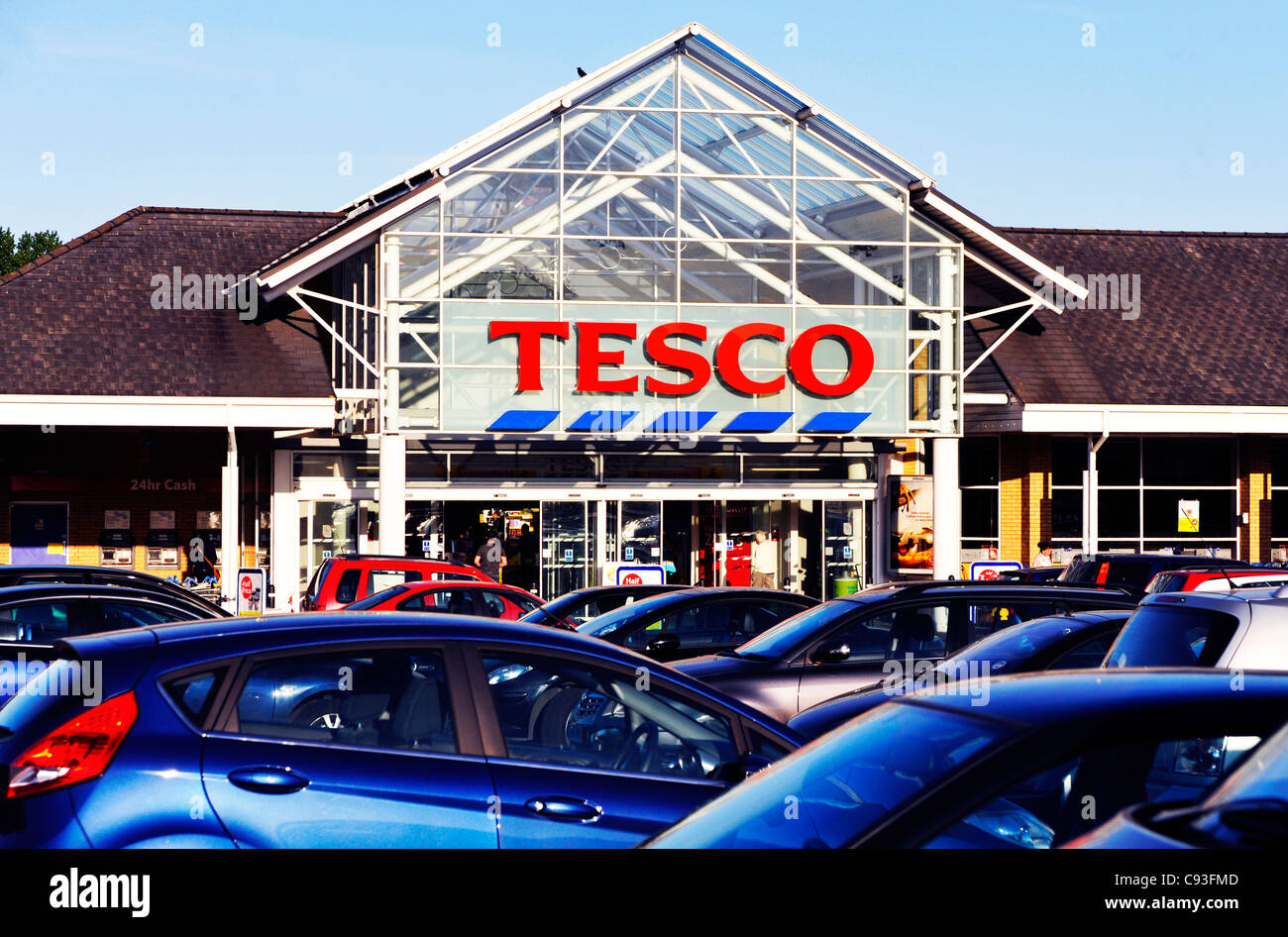 Tesco store hi-res stock photography and images - Alamy