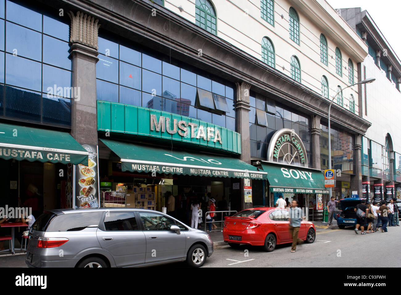 Mustafas department store hi-res stock photography and images - Alamy