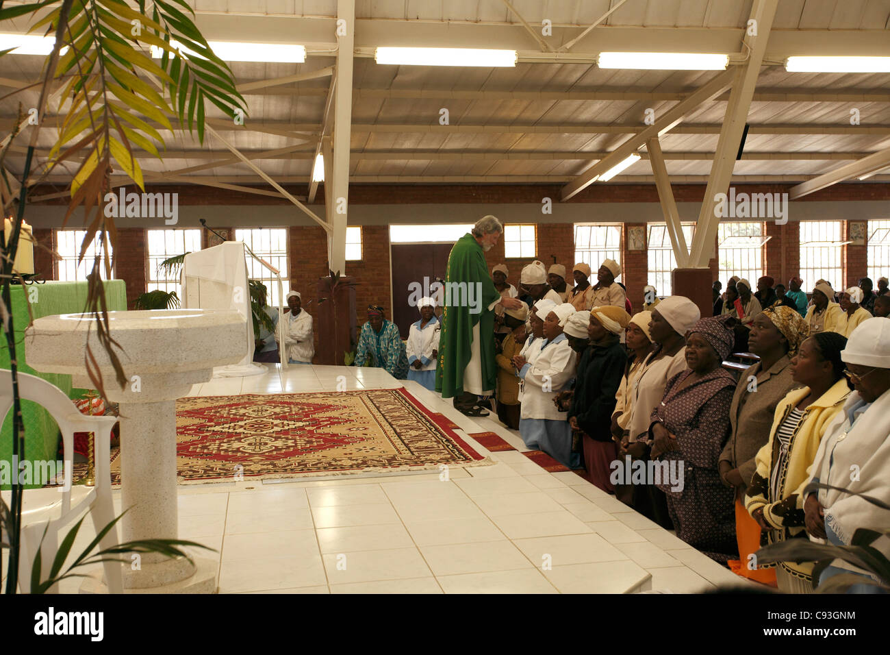 Catholic church africa altar hi-res stock photography and images - Alamy
