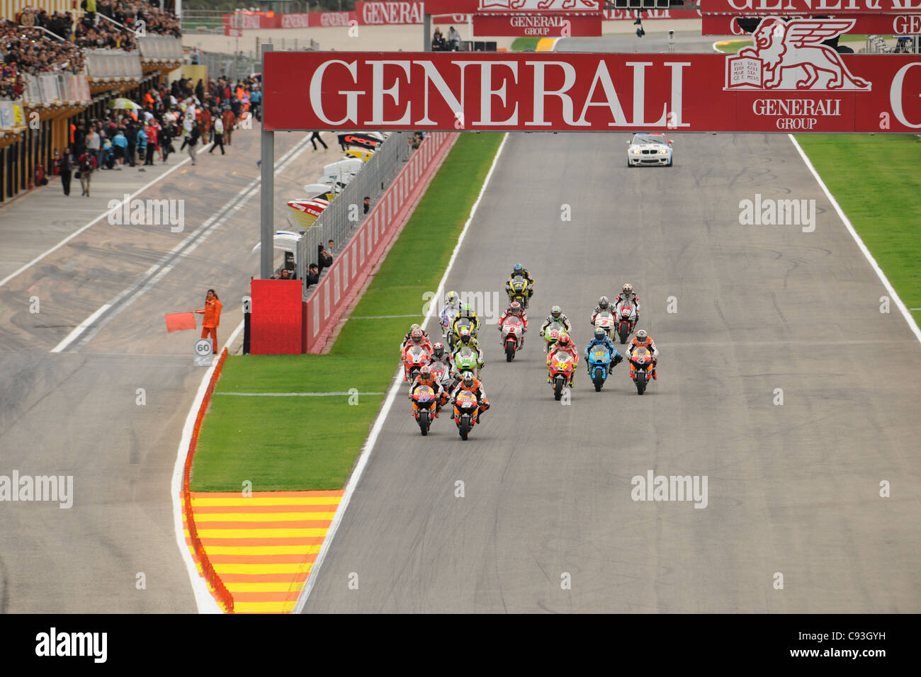 Crash at turn 1 at the Valencia Moto GP involving Valentino Rossi 46 ...