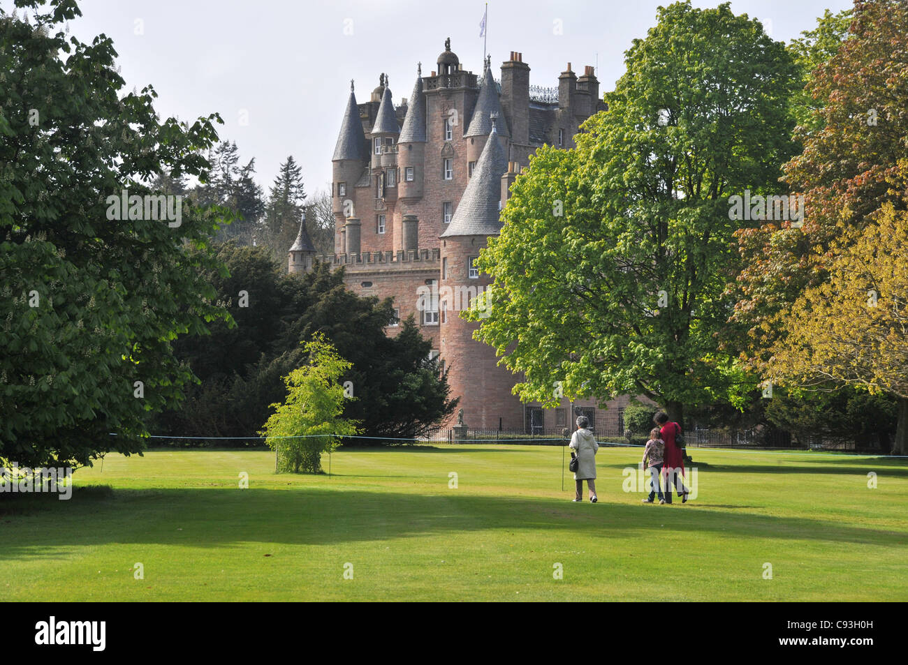 The queen mother glamis castle hi-res stock photography and images - Alamy