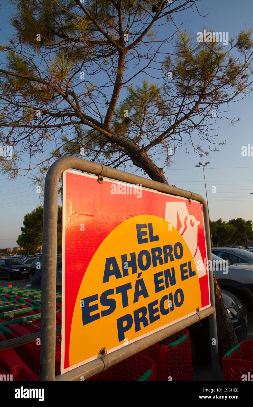 Supermarket cartel Alcampo spanish wtitten Spain Stock Photo - Alamy