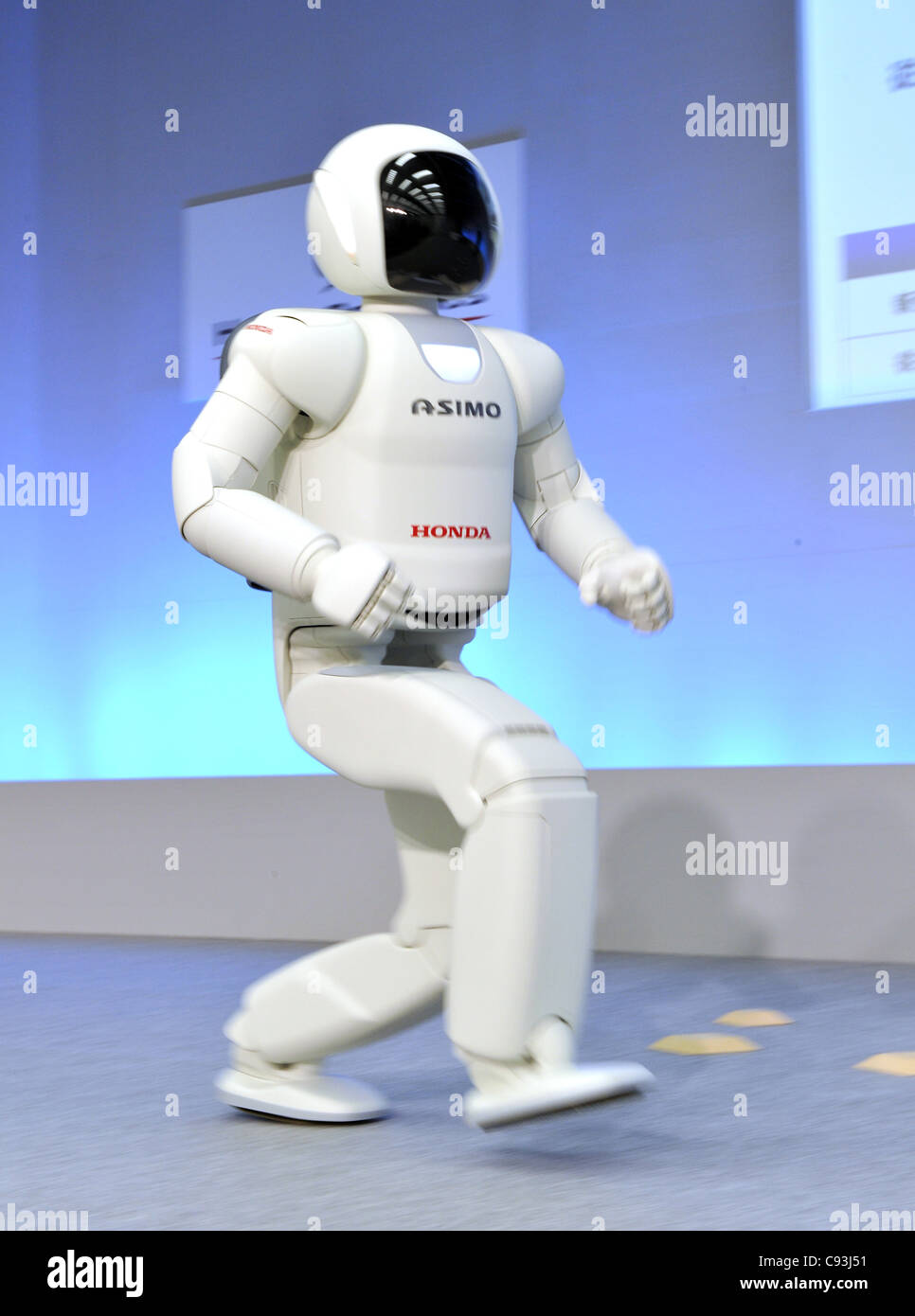 November 8, 2011, Wako, Japan - Asimo, Hondas revamped human-shaped ...