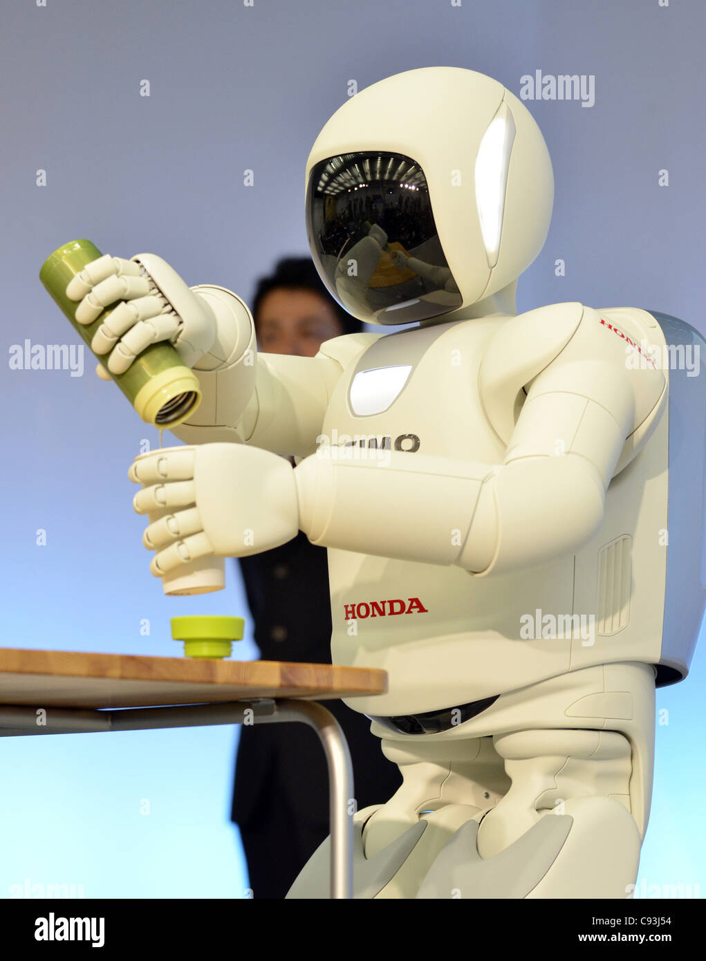 November 8, 2011, Wako, Japan - Asimo, Hondas revamped human-shaped ...