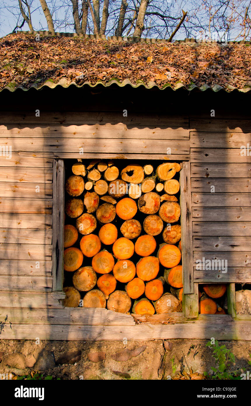 Firewood woodshed shed hi-res stock photography and images - Alamy
