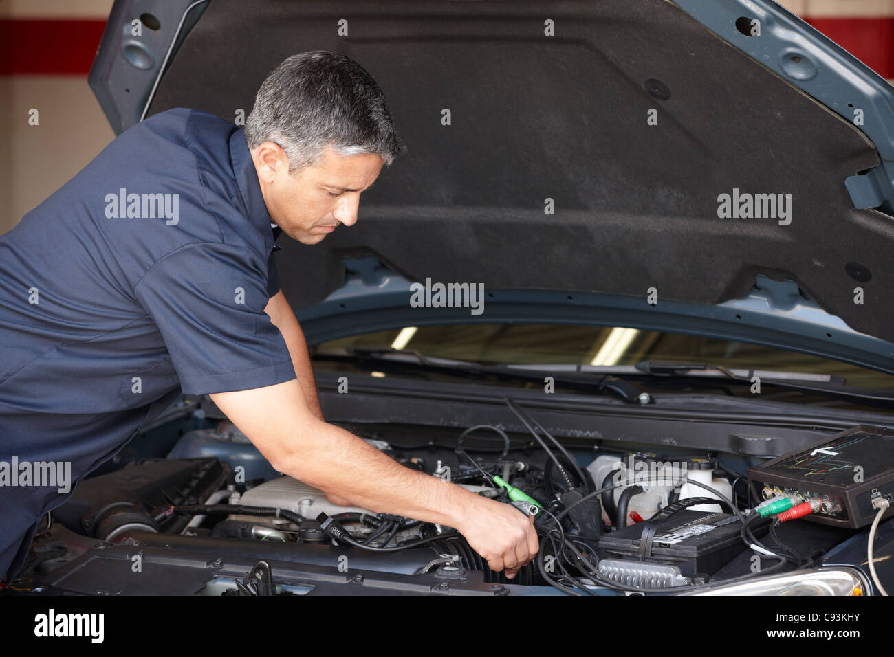 Mechanic at work Stock Photo - Alamy