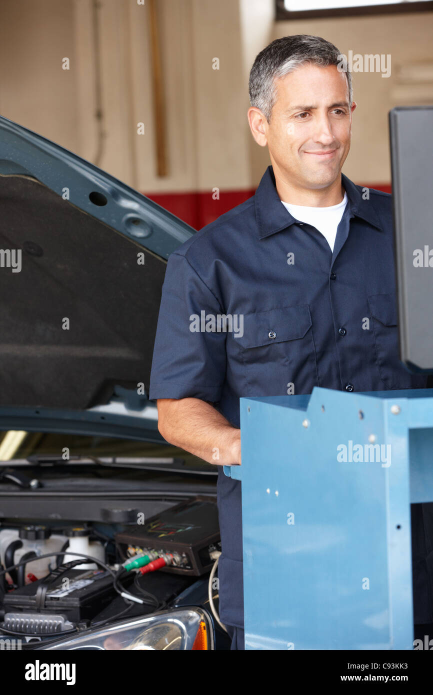 System mechanic hi-res stock photography and images - Alamy