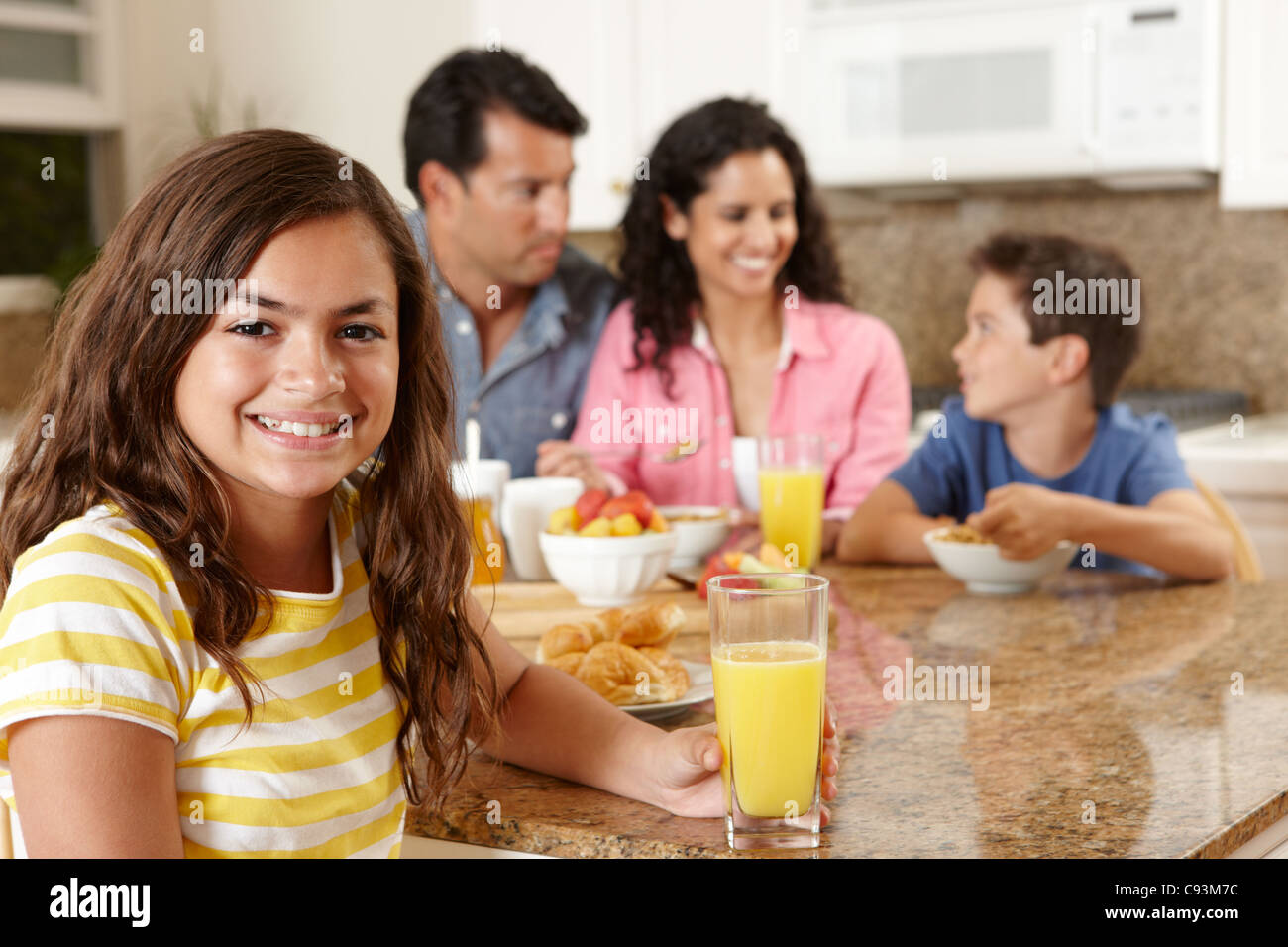 Hispanic family eating breakfast Stock Photo - Alamy