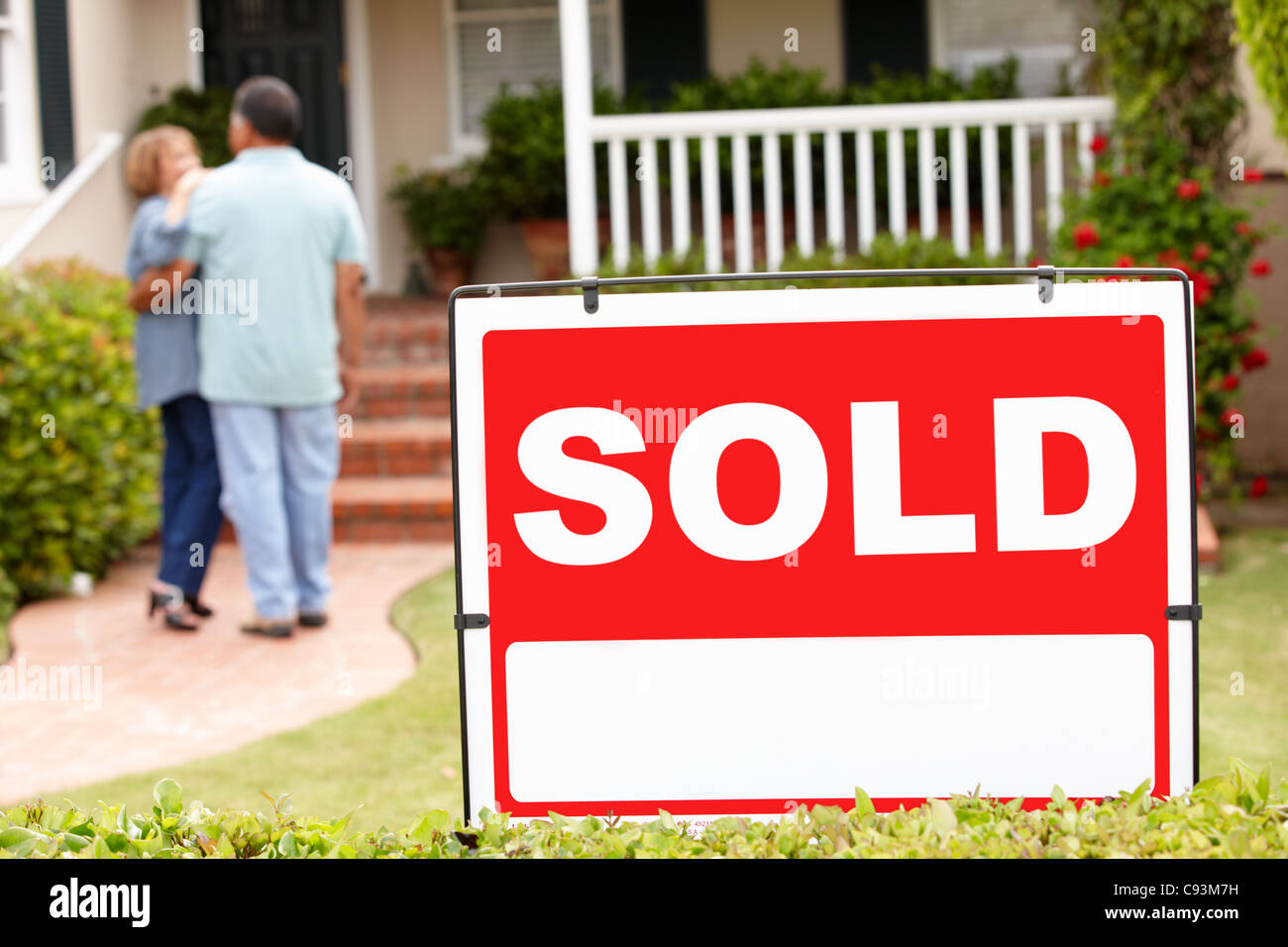 Mature couple moving new hi-res stock photography and images - Alamy