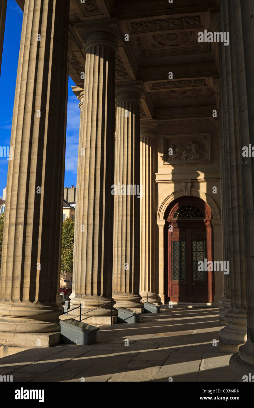 Portico with ionic columns hi-res stock photography and images - Alamy