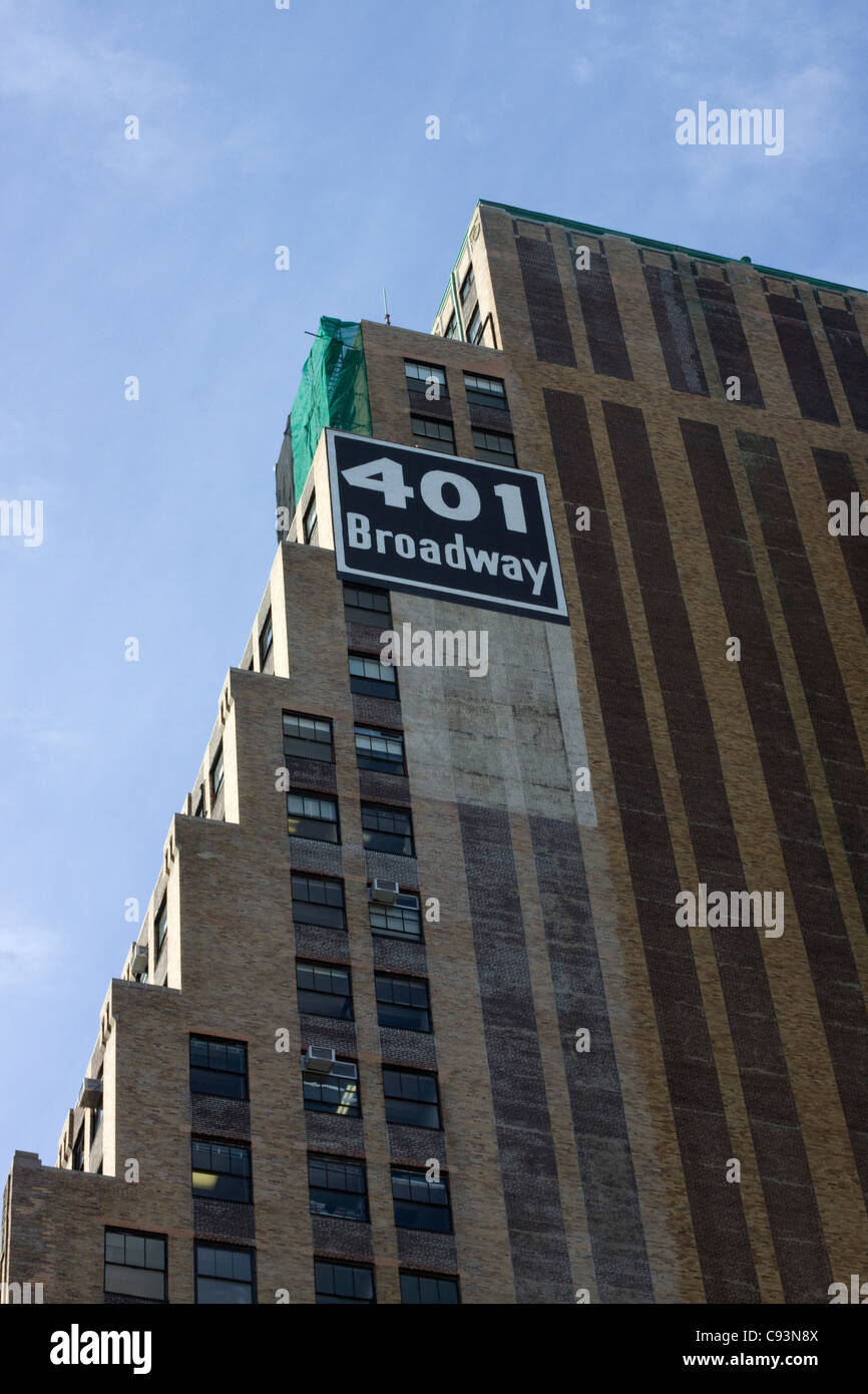 Sign on a Skyscraper Advertising 401 Broadway Stock Photo - Alamy