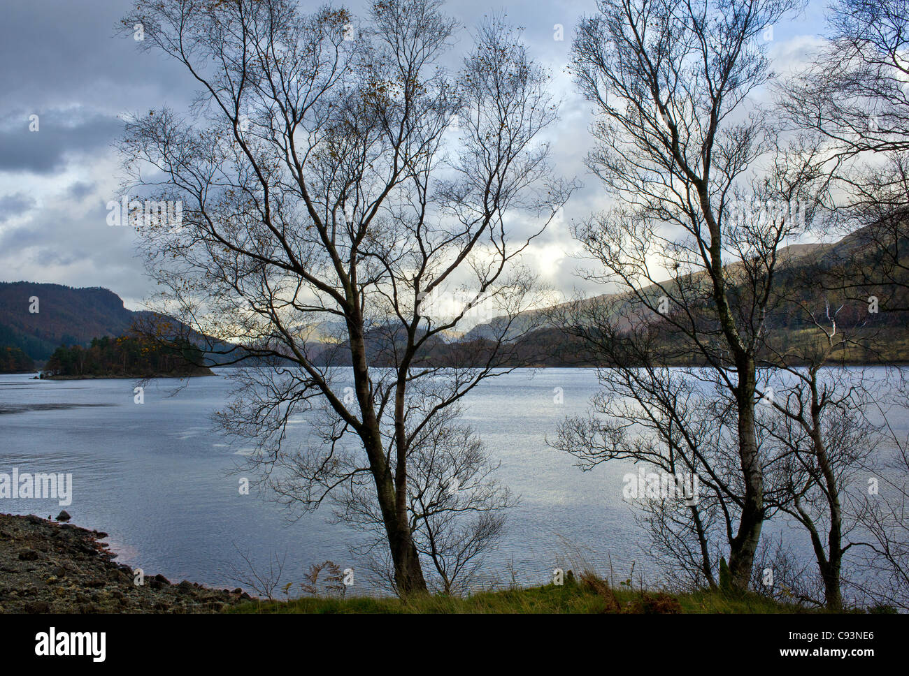 Lake shore bank water hi-res stock photography and images - Alamy