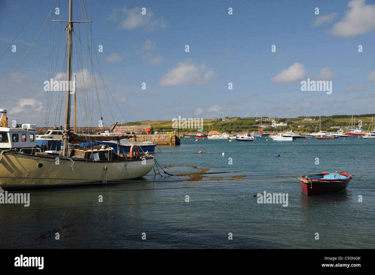 Isles of scilly boats hi-res stock photography and images - Alamy