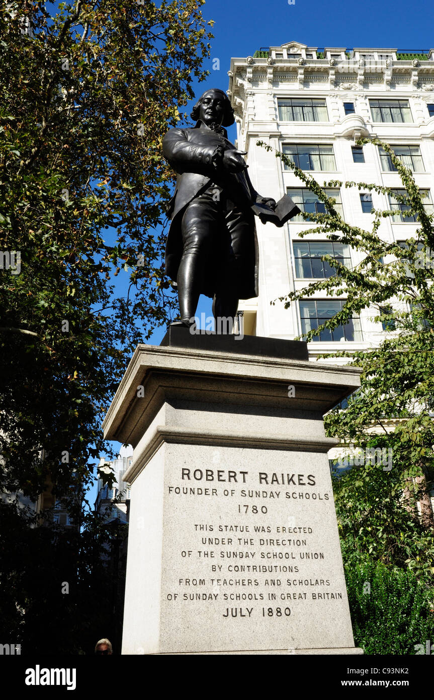 Statue of Robert Raikes, Victoria Embankment Gardens, London, England ...