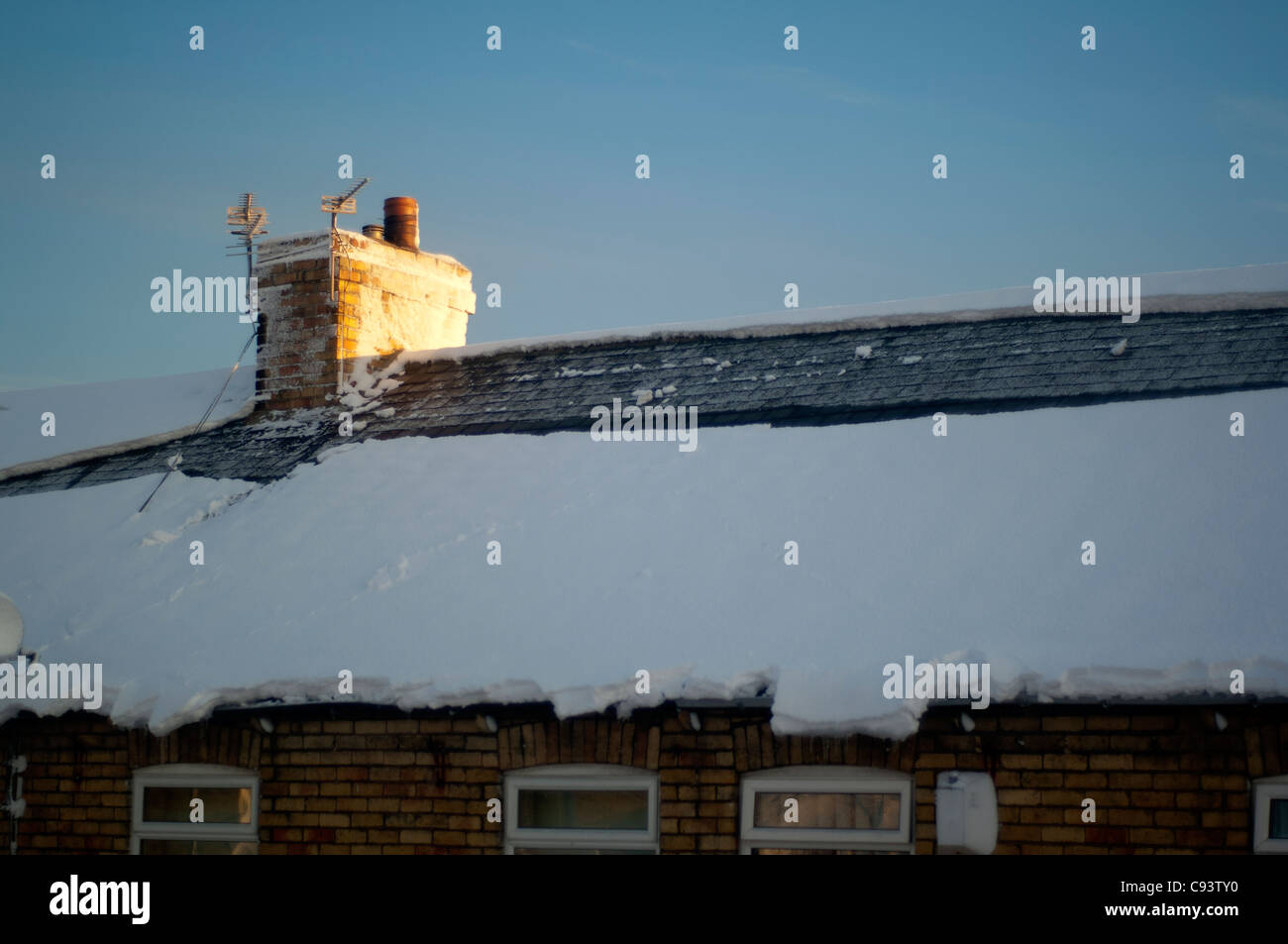 Snow roof chimney hi-res stock photography and images - Alamy