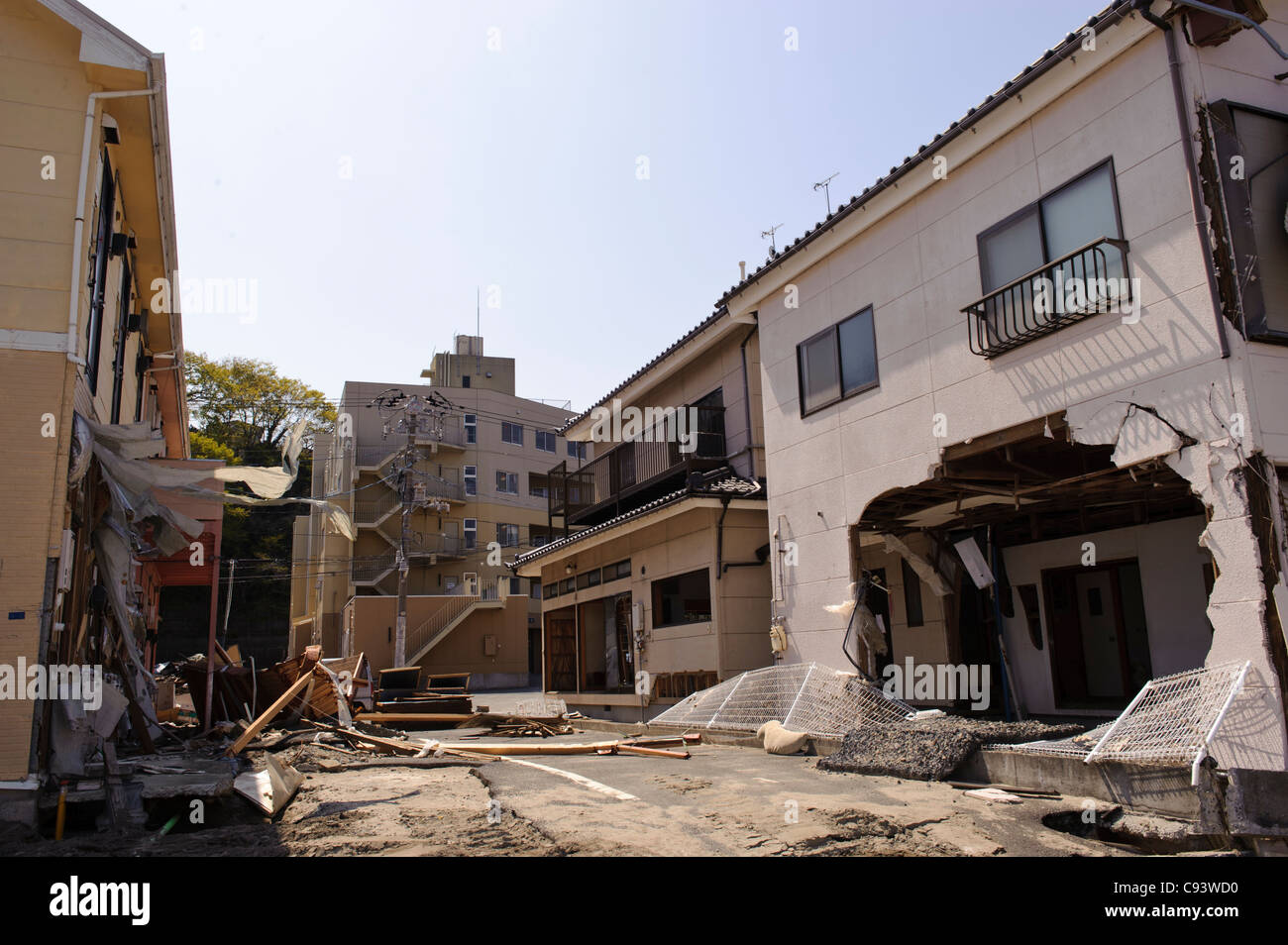 Buildings damaged by tsunami hi-res stock photography and images - Alamy