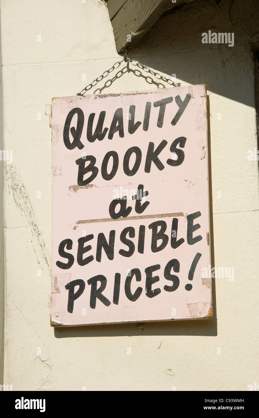 Book shop signs hi-res stock photography and images - Alamy