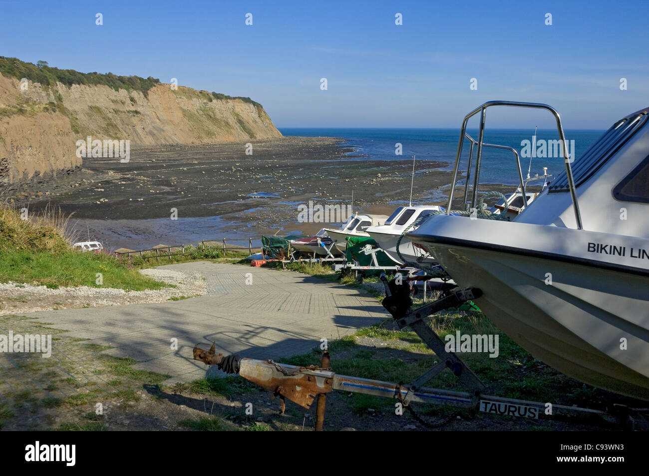 Robin hoods bay fishing boat hi-res stock photography and images - Alamy