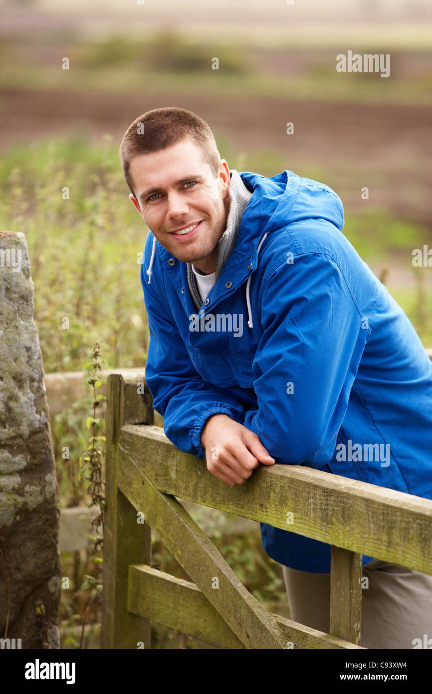 Man leaning countryside gate hi-res stock photography and images - Alamy