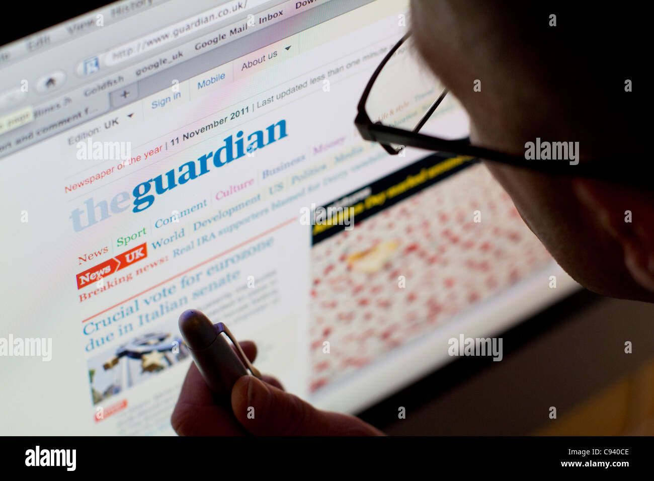 The guardian newspaper hi-res stock photography and images - Alamy
