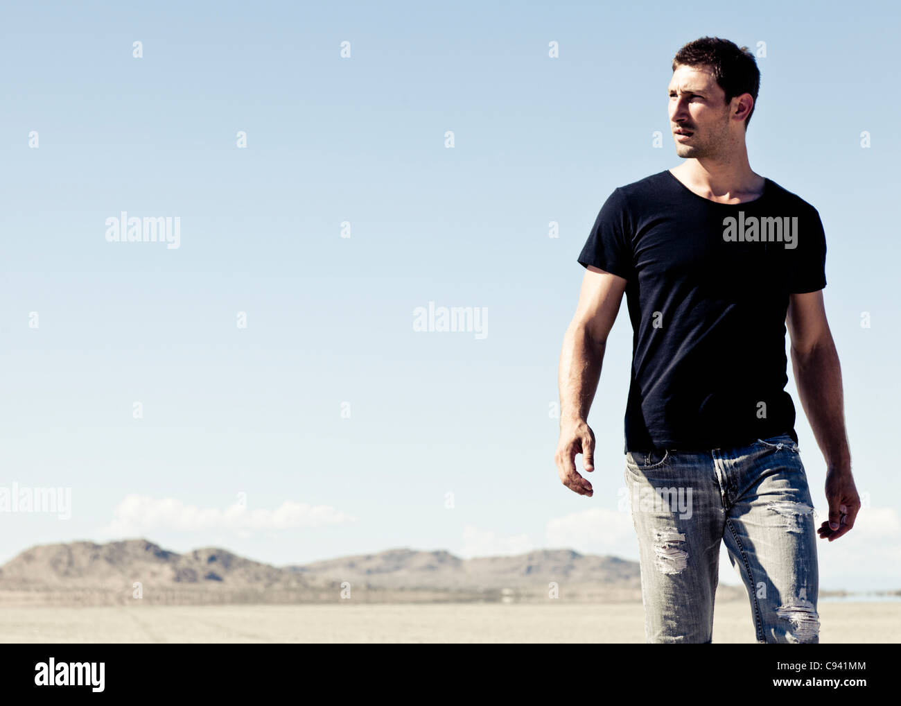 Guy walking in the desert hi-res stock photography and images - Alamy