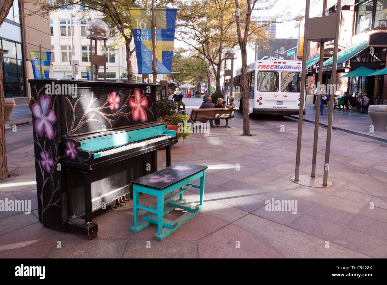 Street piano hi-res stock photography and images - Alamy