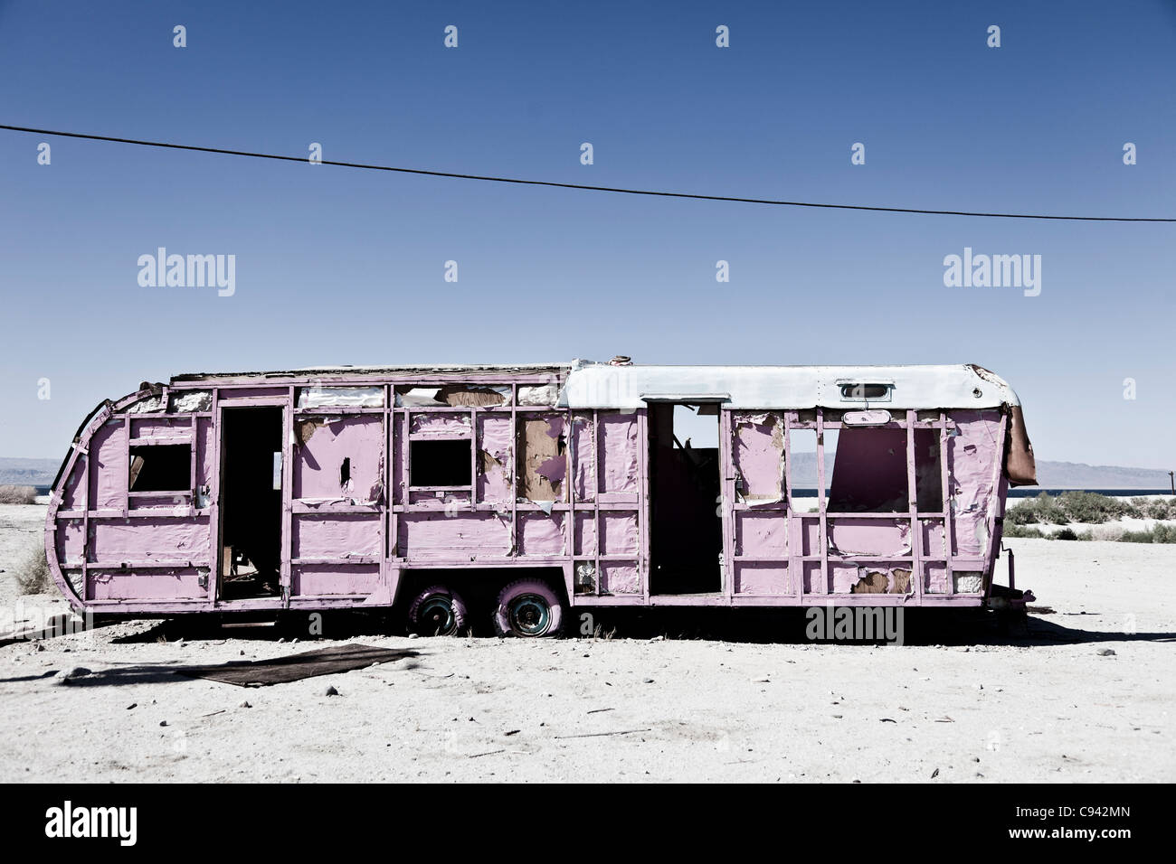 Old run down abandoned trailer hi-res stock photography and images - Alamy