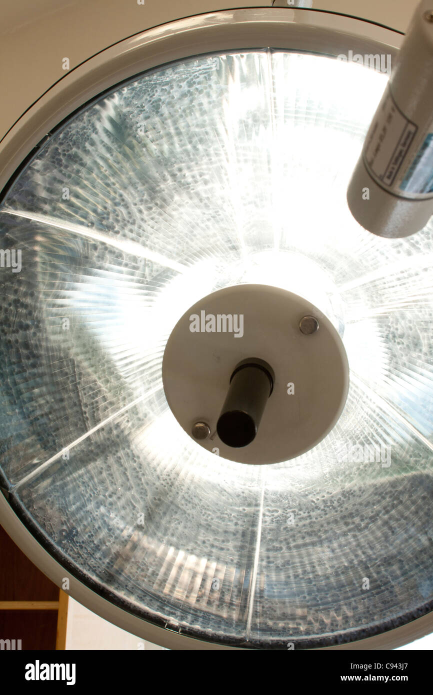 Surgical hospital bright lights hi-res stock photography and images - Alamy