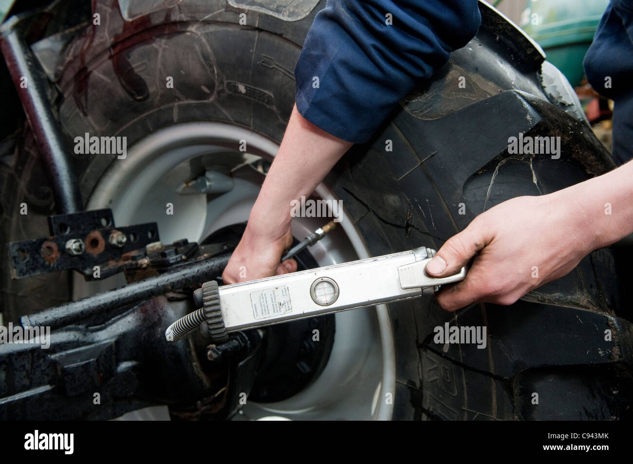 Tyres air pressure machine hi-res stock photography and images - Alamy