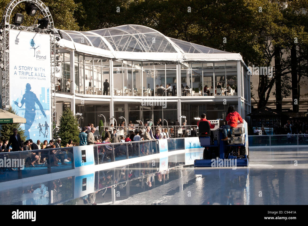 Citipond ice rink and pavilion, Bryant Park, NYC Stock Photo - Alamy