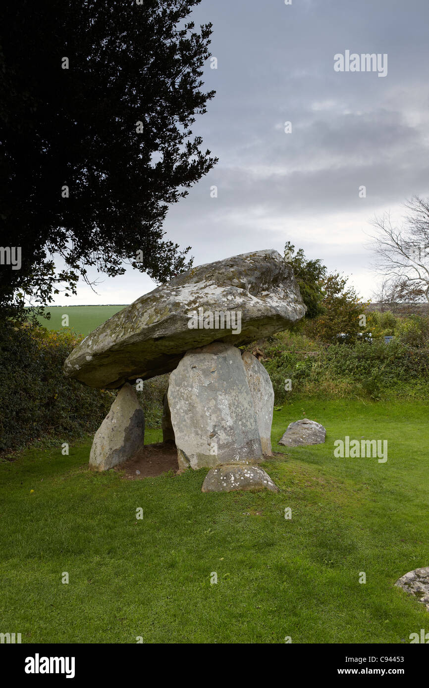 Coetan arthur burial chamber hi-res stock photography and images - Alamy