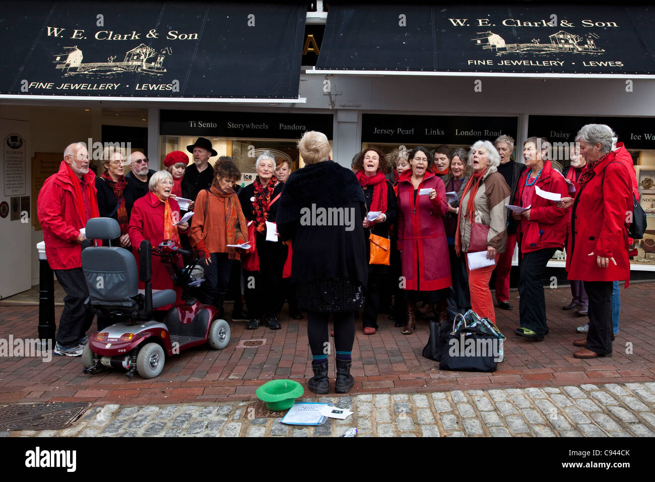 English women singers hi-res stock photography and images - Alamy